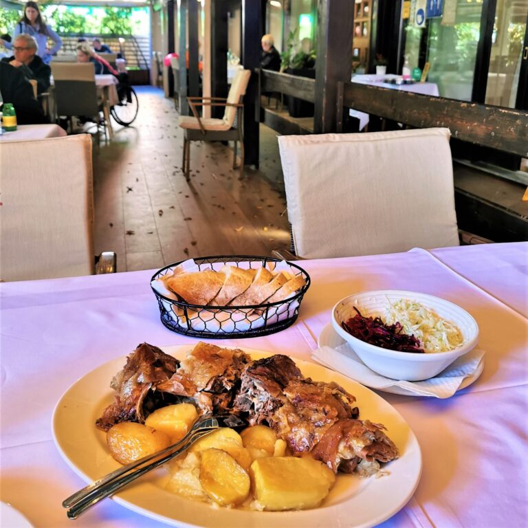 Trnjanka Zagreb: Janjetina, gableci i plave borosane - Eat Out Zagreb